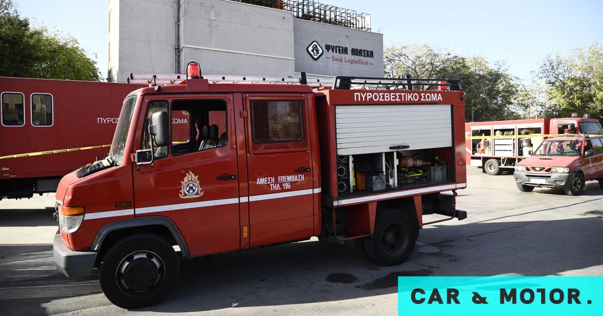 Πόσες δεκαετίες έχουν κλείσει τα οχήματα της Πυροσβεστικής Υπηρεσίας ...