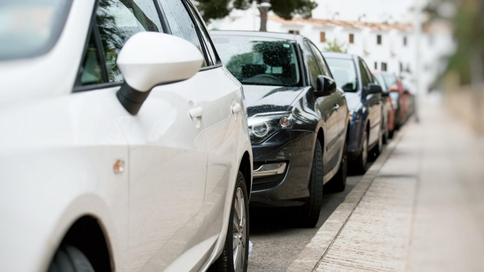 Αυτό είναι το κόλπο για να παρκάρεις εύκολα το αυτοκίνητο και να μην το ...