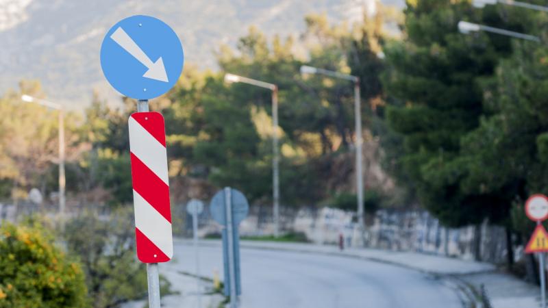 Τι σημαίνει το μπλε χρώμα στις πινακίδες της Ελλάδας -Η υποχρέωση που ...