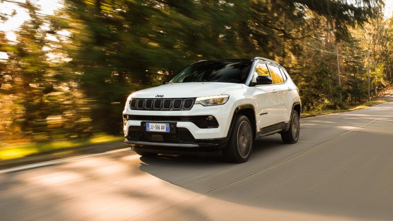 Jeep Compass 4xe Business: Ετοιμοπαράδοτο με πλούσιο εξοπλισμό ...