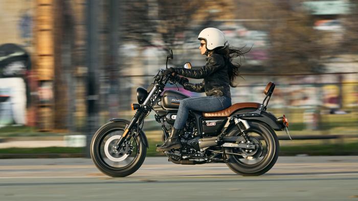 UM Renegade Sport 125: Το προσιτό cruiser που οδηγείται με δίπλωμα ...