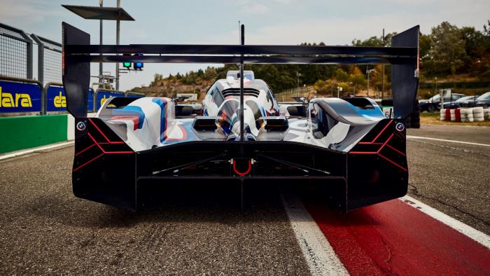 Πάει για νέες δοκιμές η θηριώδης BMW M Hybrid V8 (video) | carandmotor.gr