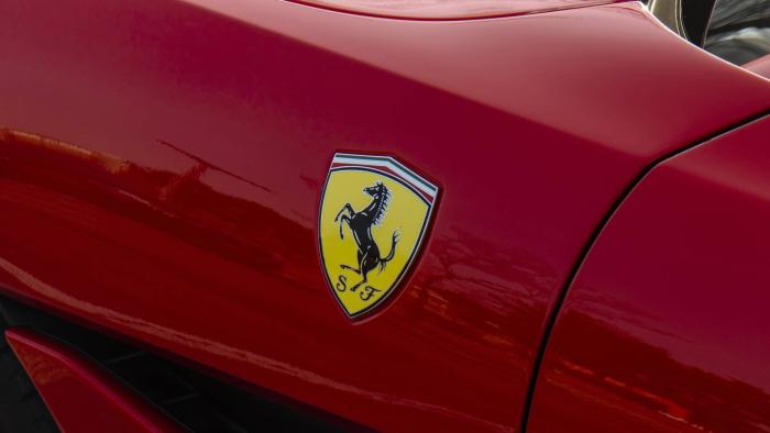 Το σήμα της Ferrari κοστίζει όσο ένα μικρό αυτοκίνητο | carandmotor.gr