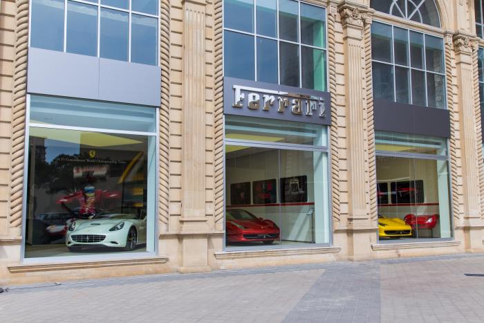 Έτσι θα γίνεις συνεργάτης της Ferrari από το σαλόνι του σπιτιού σου ...