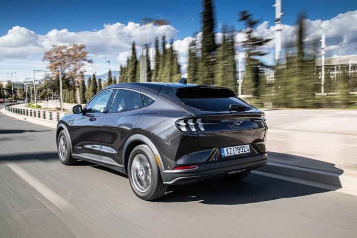Δοκιμάζουμε τη Ford Mustang Mach-E με τους 294 ίππους και την αυτονομία ...