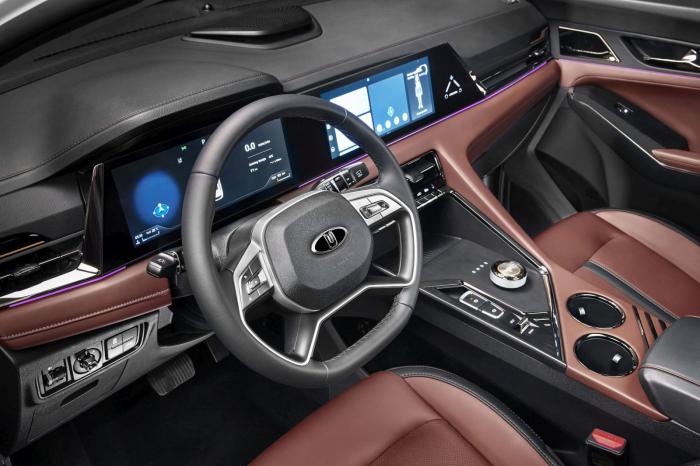 Η Moskvich επέστρεψε με ένα επιβλητικό SUV 4,8 μέτρων | carandmotor.gr