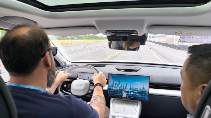 Αποστολή στην Κίνα: Πρώτη γνωριμία με το Omoda 7 SHS | carandmotor.gr