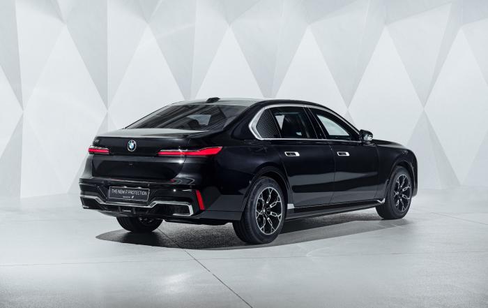 BMW Σειρά 7: Μια θωρακισμένη λιμουζίνα για VIP μετακινήσεις ...