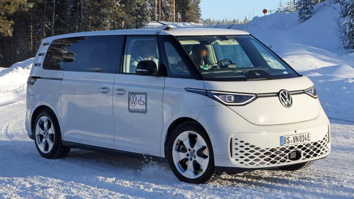 Οι πρώτες φωτογραφίες του επταθέσιου Volkswagen ID. Buzz | carandmotor.gr