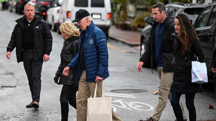 Στάχτες έγιναν αυτοκίνητα που νοίκιασαν μυστικοί πράκτορες για τον ...