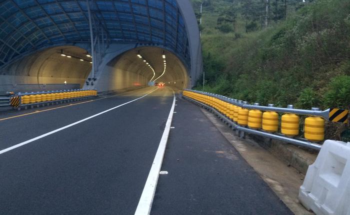 ETI Roller Barrier System: Οι μπαριέρες που σώζουν ζωές στην άσφαλτο ...
