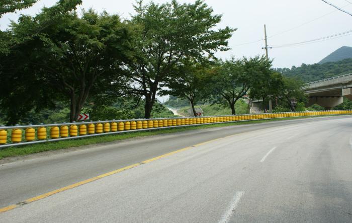 ETI Roller Barrier System: Οι μπαριέρες που σώζουν ζωές στην άσφαλτο ...