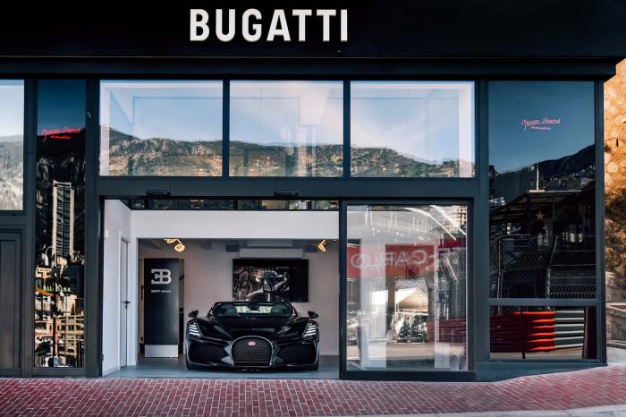Η απόλυτη χλιδή: Η έκθεση της Bugatti βρίσκεται στο σιρκουί της Formula ...