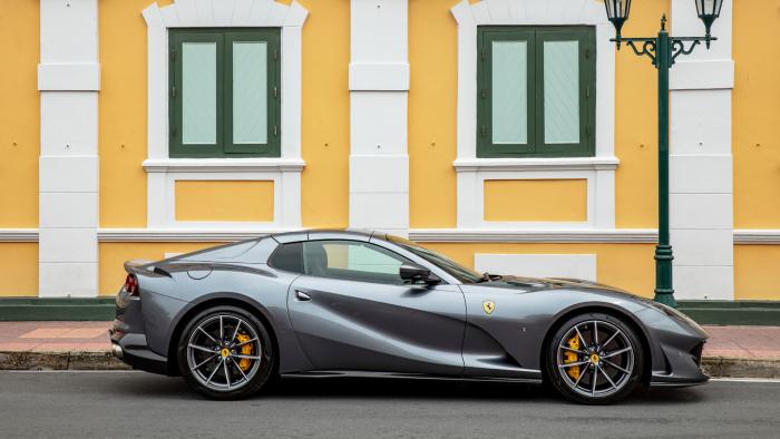 Μια ολοκαίνουργια Ferrari 800 ίππων στην Ελλάδα -Πού ταξινομήθηκε ...