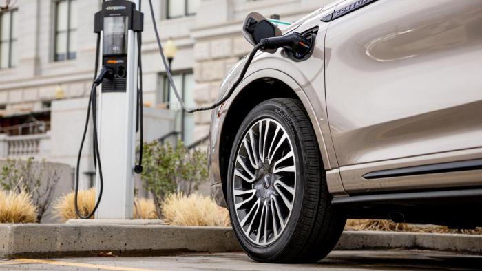 Πώς μπορείς να πάρεις επιδότηση 12.000 ευρώ για την αγορά ηλεκτρικού ...