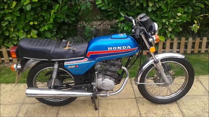 Honda CB100N έμεινε ολοκαίνουργια για 40 χρόνια σε αποθήκη χωρίς να ...