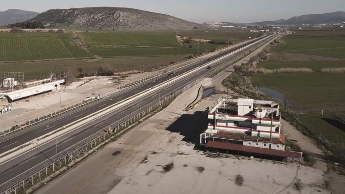 Το εγκαταλελειμμένο καφέ στην Εθνική Οδό που όλοι μας είχαμε επισκεφτεί ...