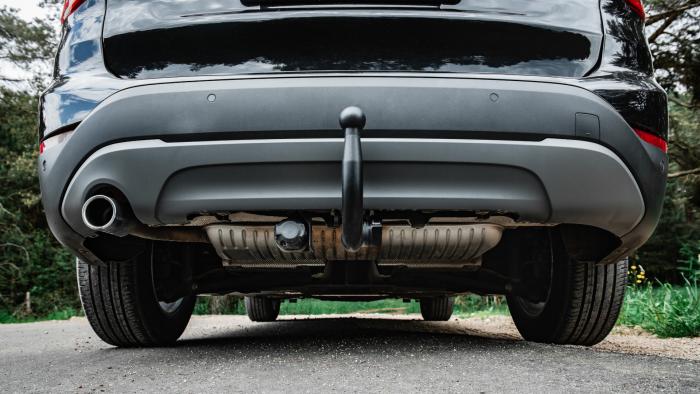 Είναι παράνομος ο κοτσαδόρος τελικά; | carandmotor.gr