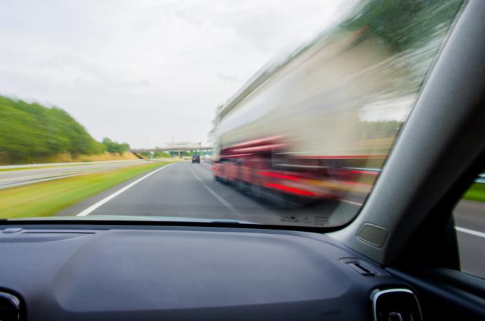Τι είναι το Lane Assist -Πώς λειτουργεί στην προσπέραση | carandmotor.gr