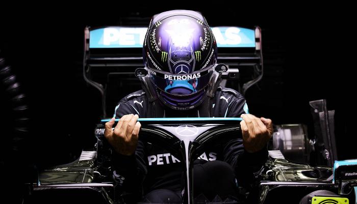 Η συγκλονιστική ανάμνηση του Lewis Hamilton για τα πιο τραυματικά ...