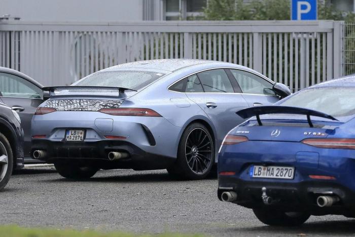 Στο φως οι πρώτες εικόνες της ανανεωμένης Mercedes AMG GT 4-door ...