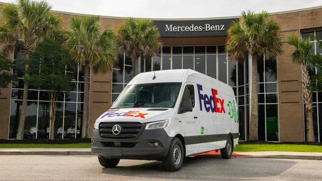 Mercedes: Το Sprinter έγινε 30 ετών | carandmotor.gr