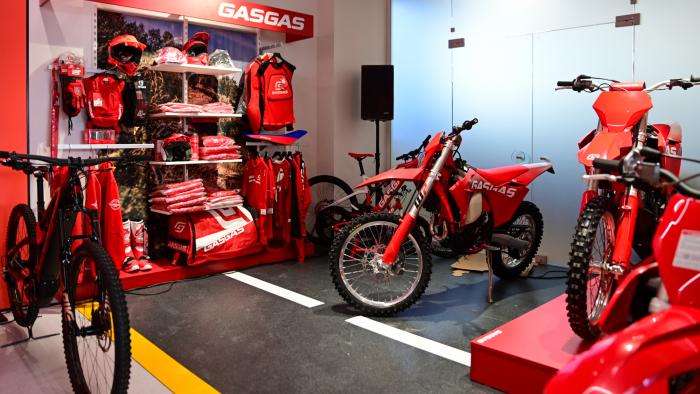 Το νέο KTM Central Store στην Αθήνα άνοιξε και σας περιμένει ...