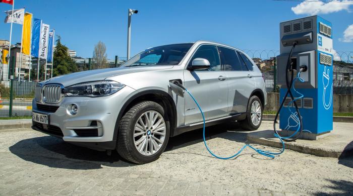 Πώς τα Plug-in Hybrid αυτοκίνητα «φρενάρουν» την ηλεκτροκίνηση ...