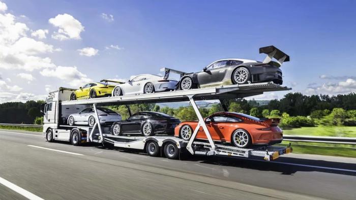 Η αγορά της χρονιάς: Πωλούνται 6 Porsche 911 GT3 μαζί με τη νταλίκα ...