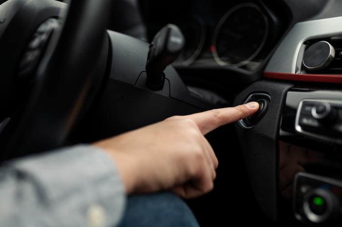 Τι θα συμβει αν γυρίσω το κλειδί της μίζας εν κινήσει; | carandmotor.gr