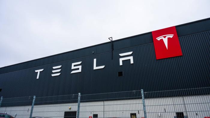 Βουλιάζει η Tesla -Σε ελεύθερη πτώση οι πωλήσεις στην Ευρώπη, τεράστιες ...