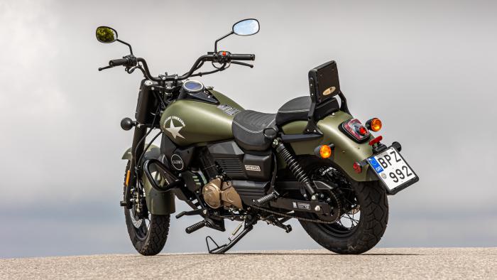 Δοκιμάζουμε τη νέα UM Renegade Commando 125 -Οδηγείται και με δίπλωμα ...
