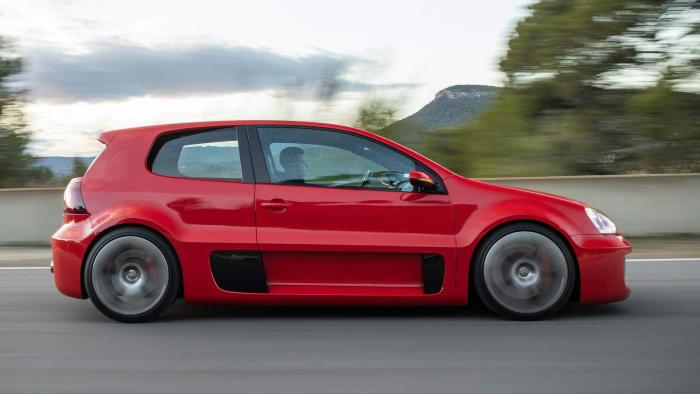 Η Volkswagen βγάζει ξανά στο δρόμο το Golf GTI W12 | carandmotor.gr