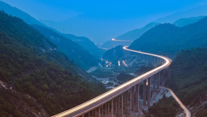 Το μονοπάτι προς τον ουρανό -Αυτός είναι ο αυτοκινητόδρομος «θαύμα» των ...