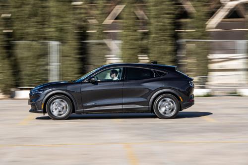 Δοκιμάζουμε τη Ford Mustang Mach-E με τους 294 ίππους και την αυτονομία ...