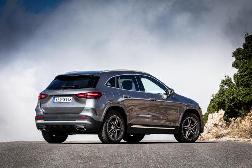 Δοκιμάζουμε τη νέα Mercedes-Benz GLA 250 e | carandmotor.gr