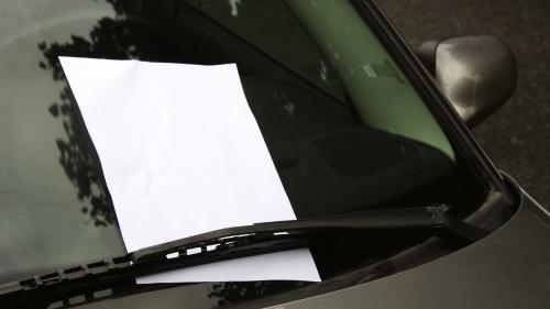 Παγιδεύουν αυτοκίνητα με ένα κομμάτι χαρτί στο παρμπρίζ -Το νέο κόλπο ...
