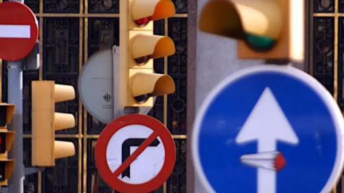 Τι σημαίνει αυτή η πινακίδα που βλέπουμε στους δρόμους; | carandmotor.gr
